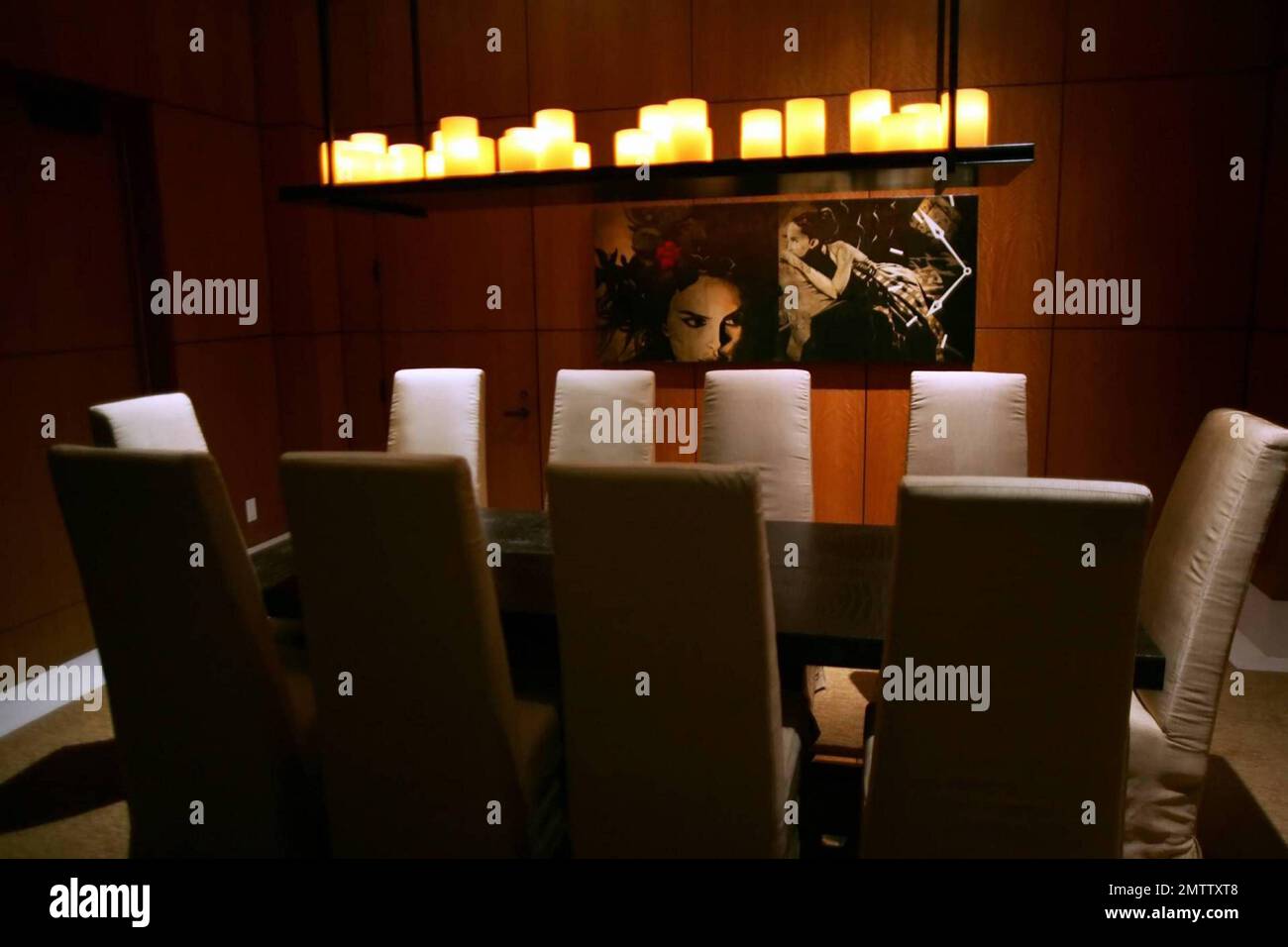 Das Carlyle Hochhaus feiert seine große Eröffnung und unterhält ...