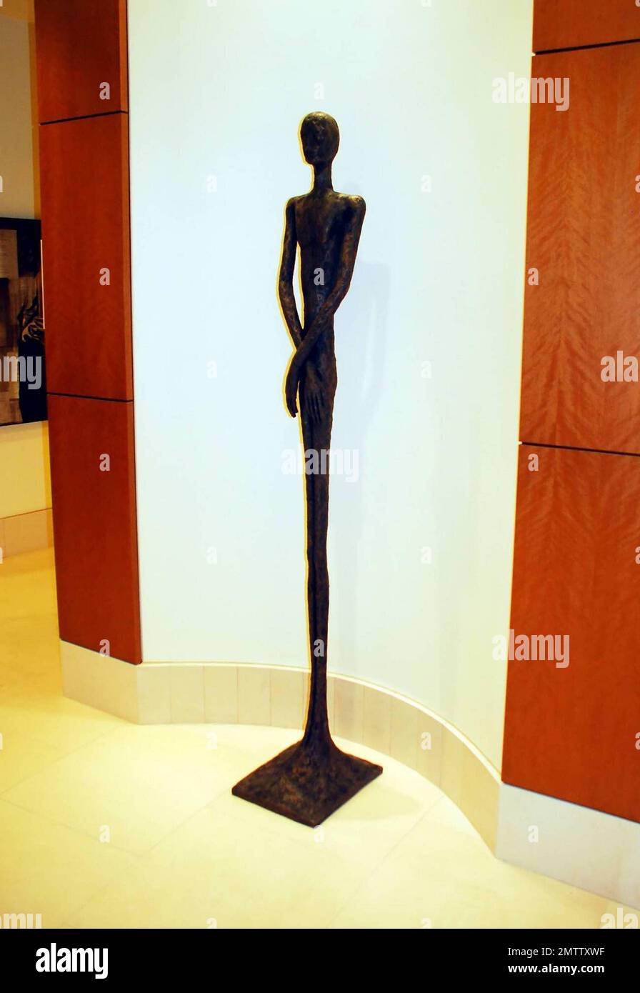 Das Carlyle Hochhaus feiert seine große Eröffnung und unterhält ...