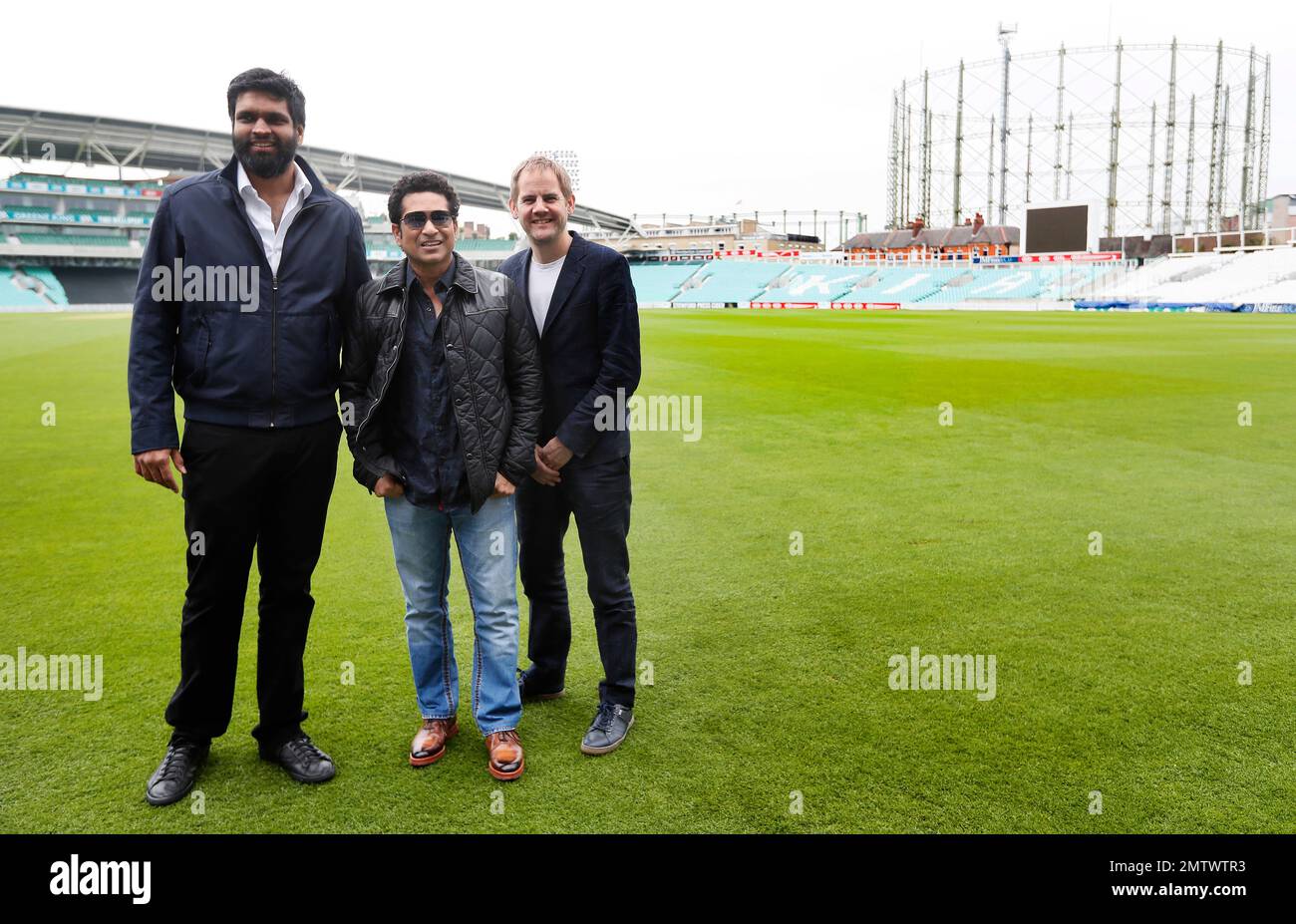 Indian former cricket player Sachin Tendulkar, centre, poses with ...