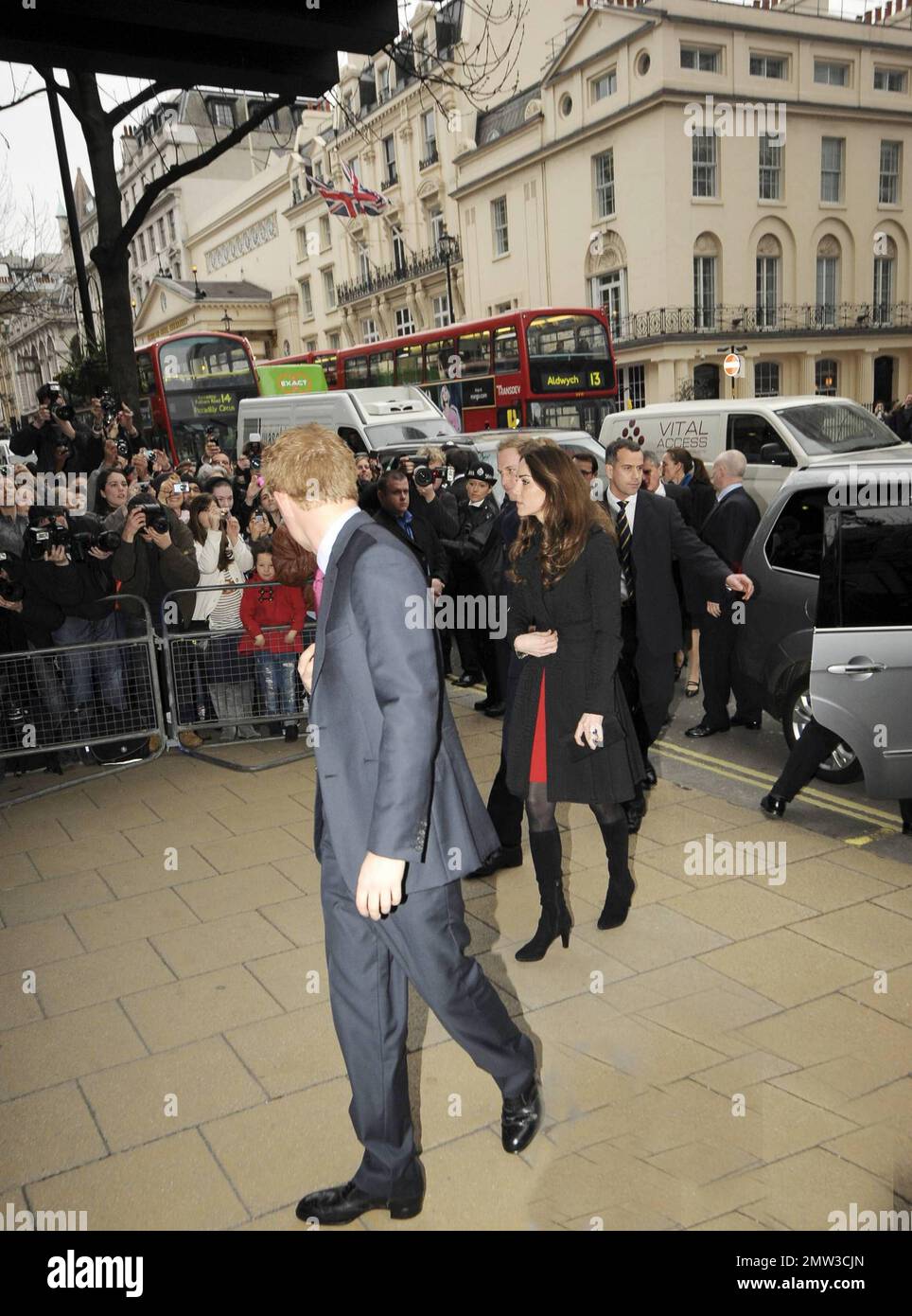 Bald wird das Ehepaar Prinz William und Kate Middleton heiraten. Sie ...