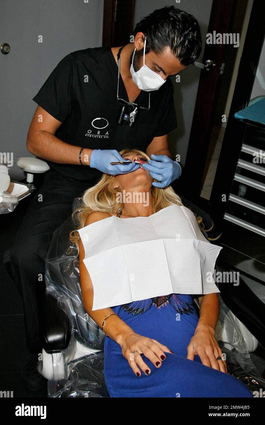 Exklusiv!! Shauna Sands hat einen Diamanten in ihren Zahn gesteckt von ...