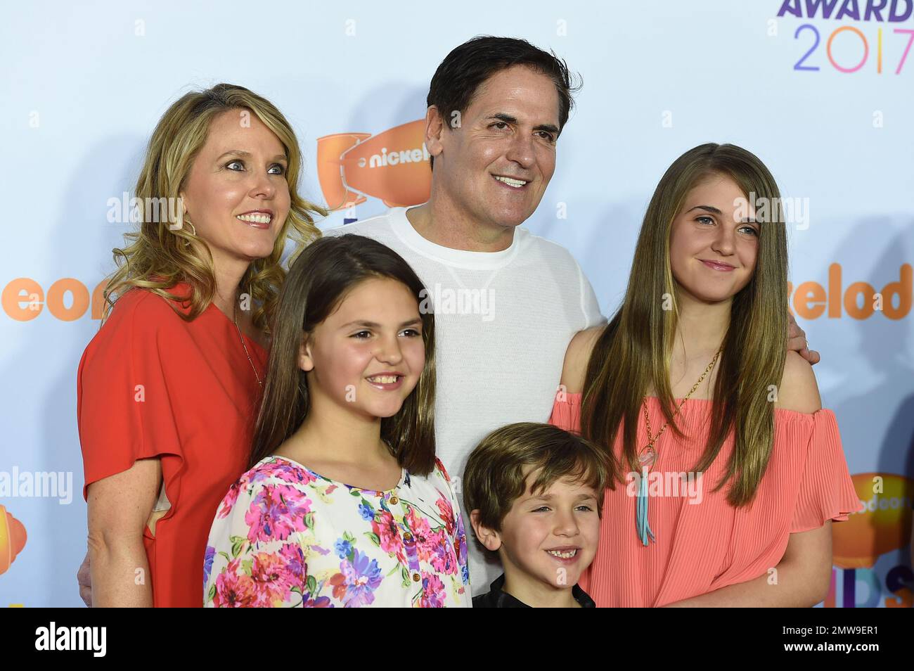Mark Cuban, center, and from left, Tiffany Stewart, and their children ...