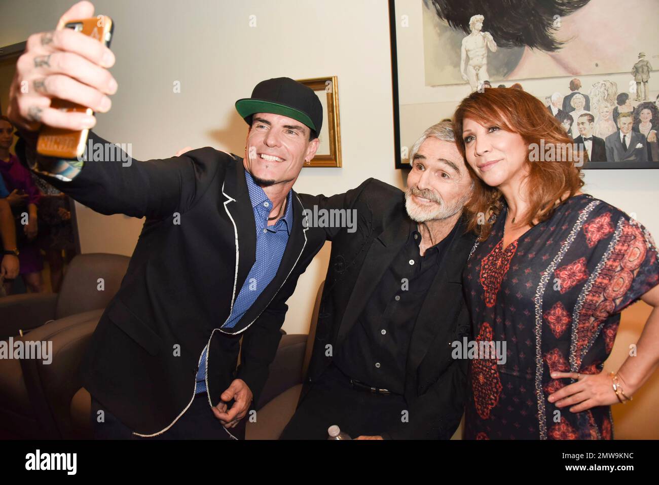 Rob Van Winkle, from left, Burt Reynolds and Cheri Oteri pose for a ...