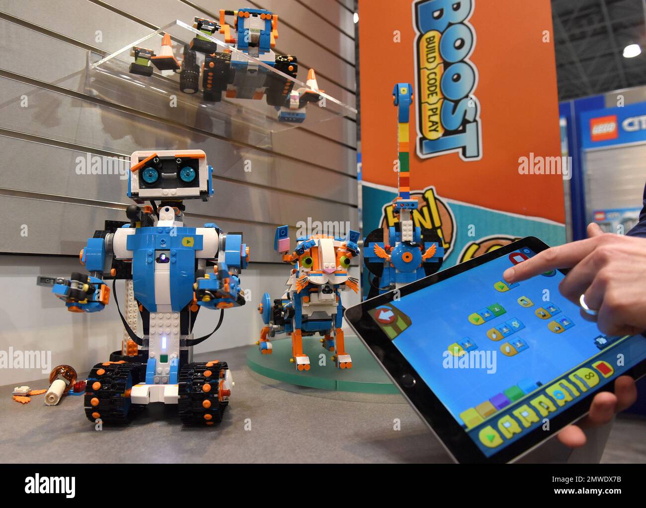 IMAGE DISTRIBUTED FOR LEGO SYSTEMS - The new LEGO BOOST building and ...