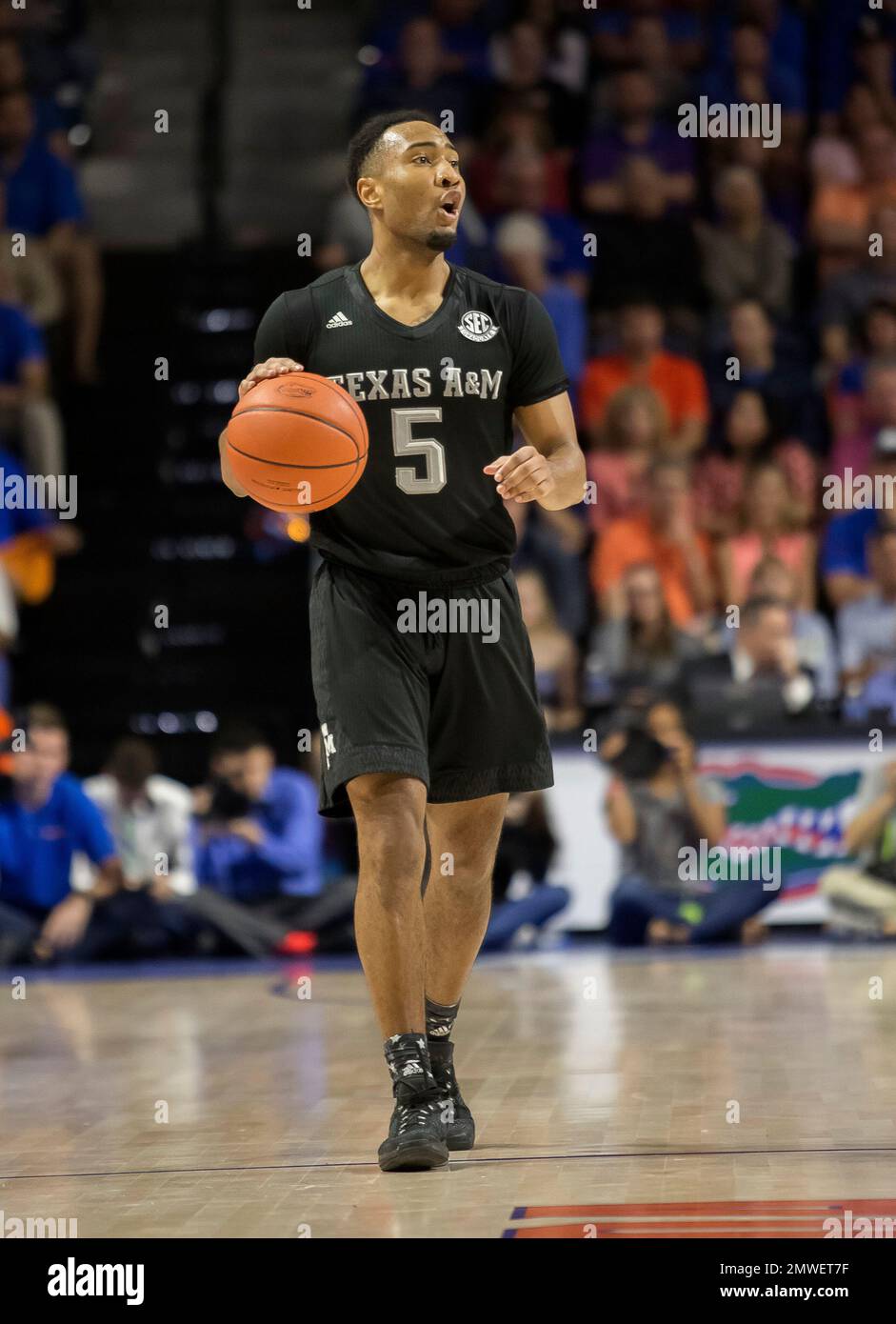 Texas A&M guard JC Hampton (5) calls out the offensive play during the ...