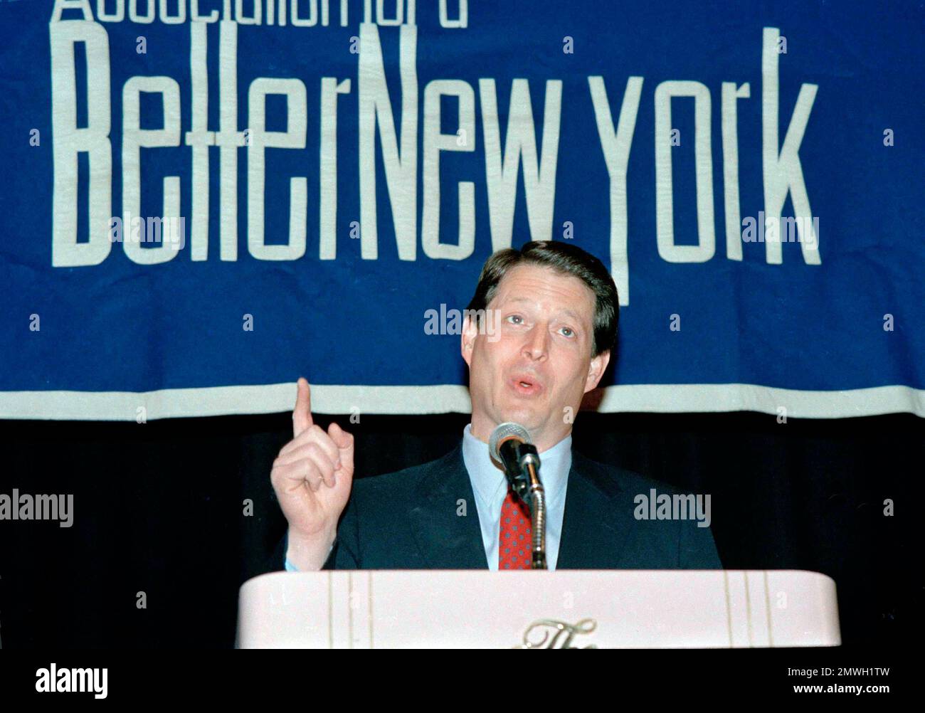 Democratic presidential candidate Sen. Albert Gore (D-Tenn.) speaks at ...