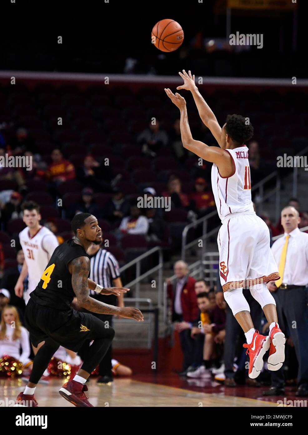 Southern California guard Jordan McLaughlin, right, shoots and make a ...