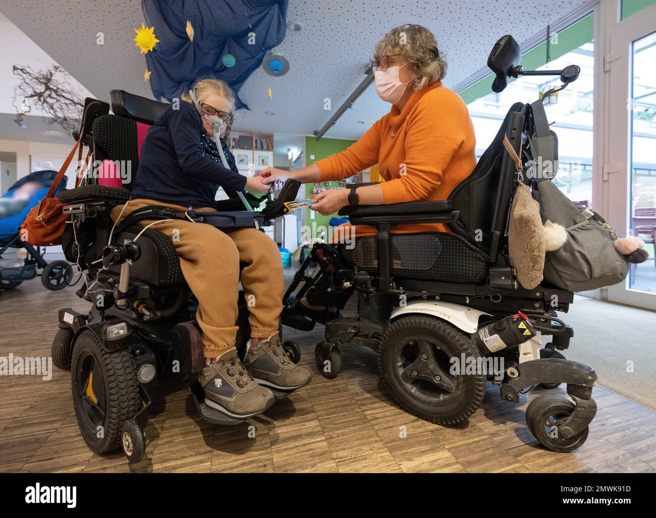 Wiesbaden, Deutschland. 11. Januar 2023. Jeanette Ott (r) spielt im ...
