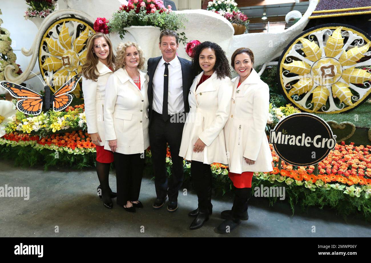 Ty Pennington, center, Former Rose Queens royalty, Mary McCluggage ...