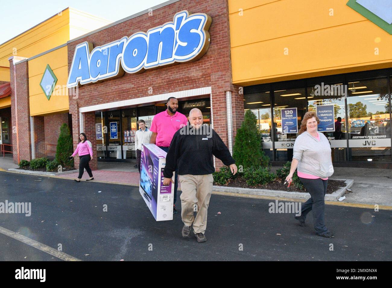 IMAGE DISTRIBUTED FOR AARON'S, INC. – Aaron’s associates load a free 55 ...