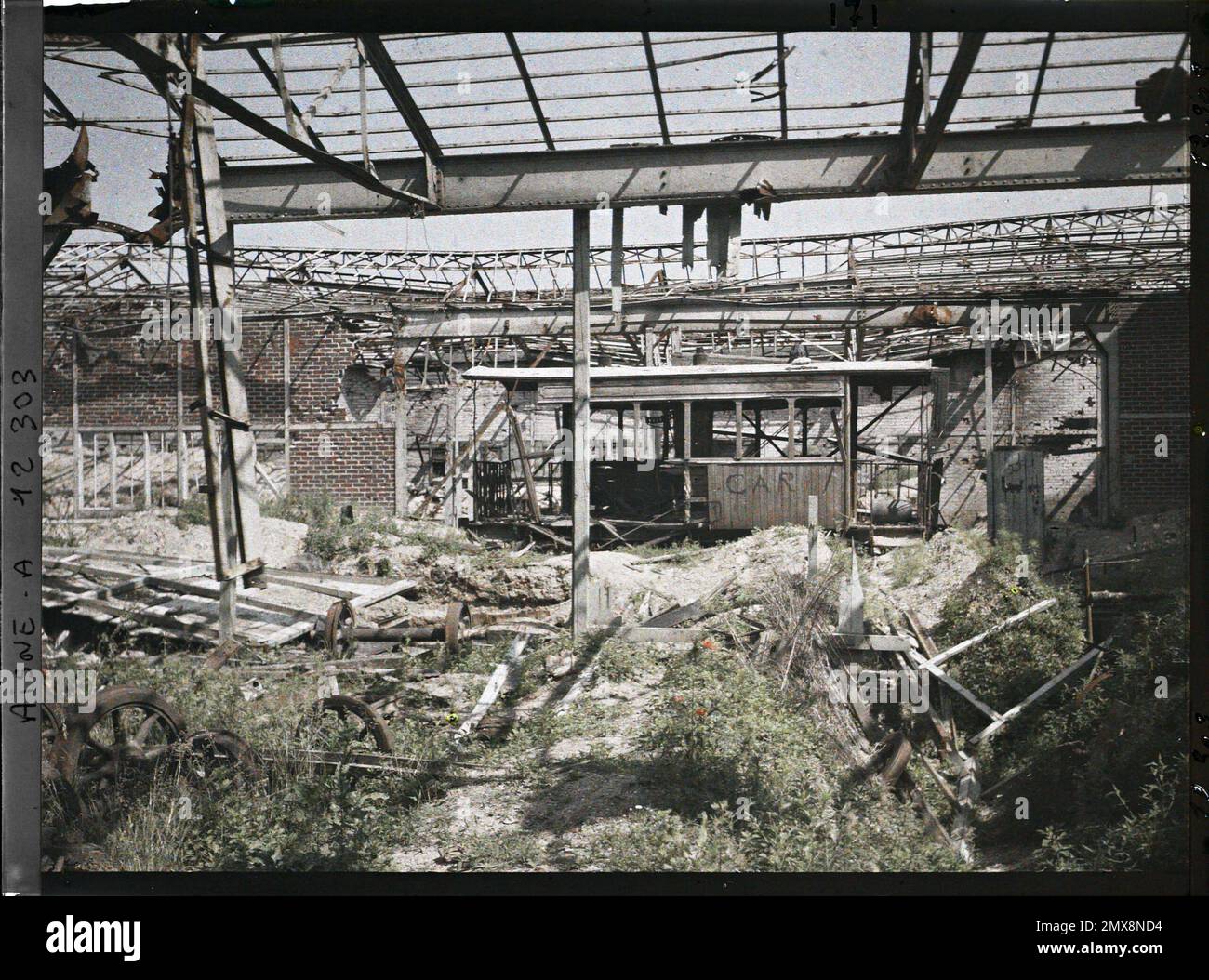 Fabrik werkstatt zug ruinen bombardierung schienenverkehr lebensraum ar ...
