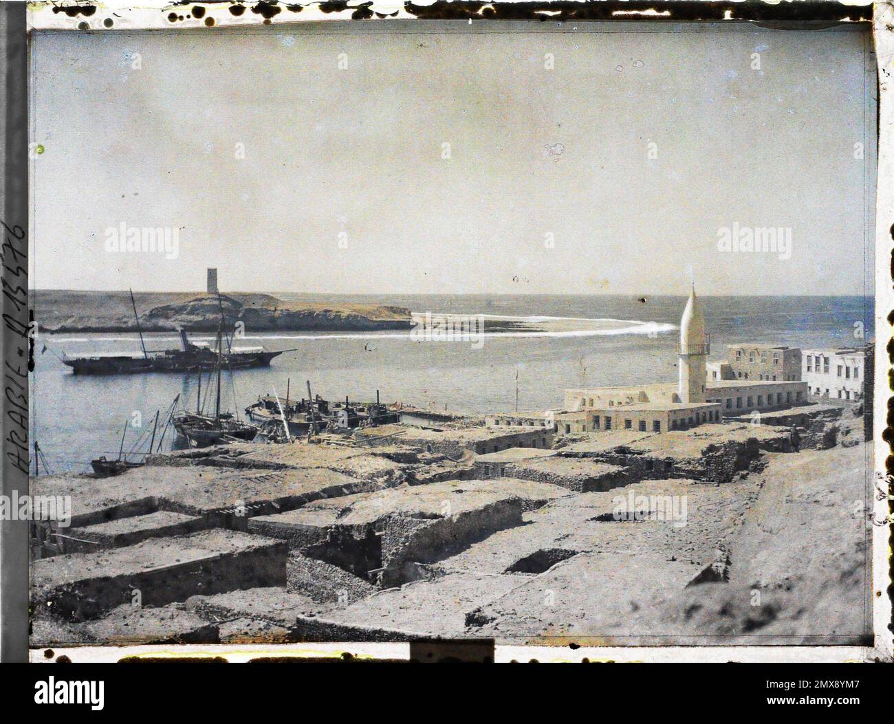 Wedjh, arabische Lebensräume und Boote im Hafen , 1918 - Naher Osten ...