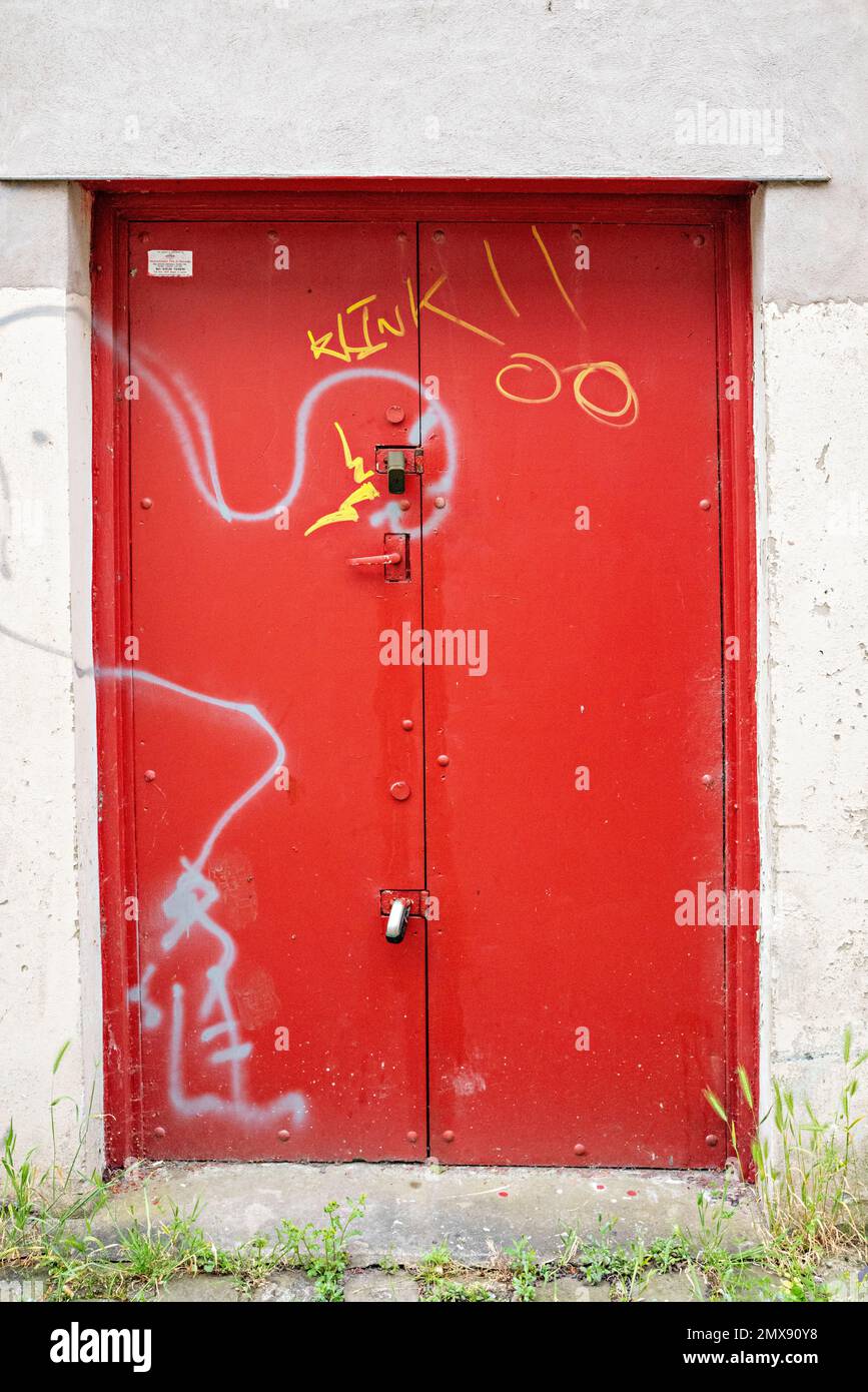 Backstreet garage -Fotos und -Bildmaterial in hoher Auflösung – Alamy