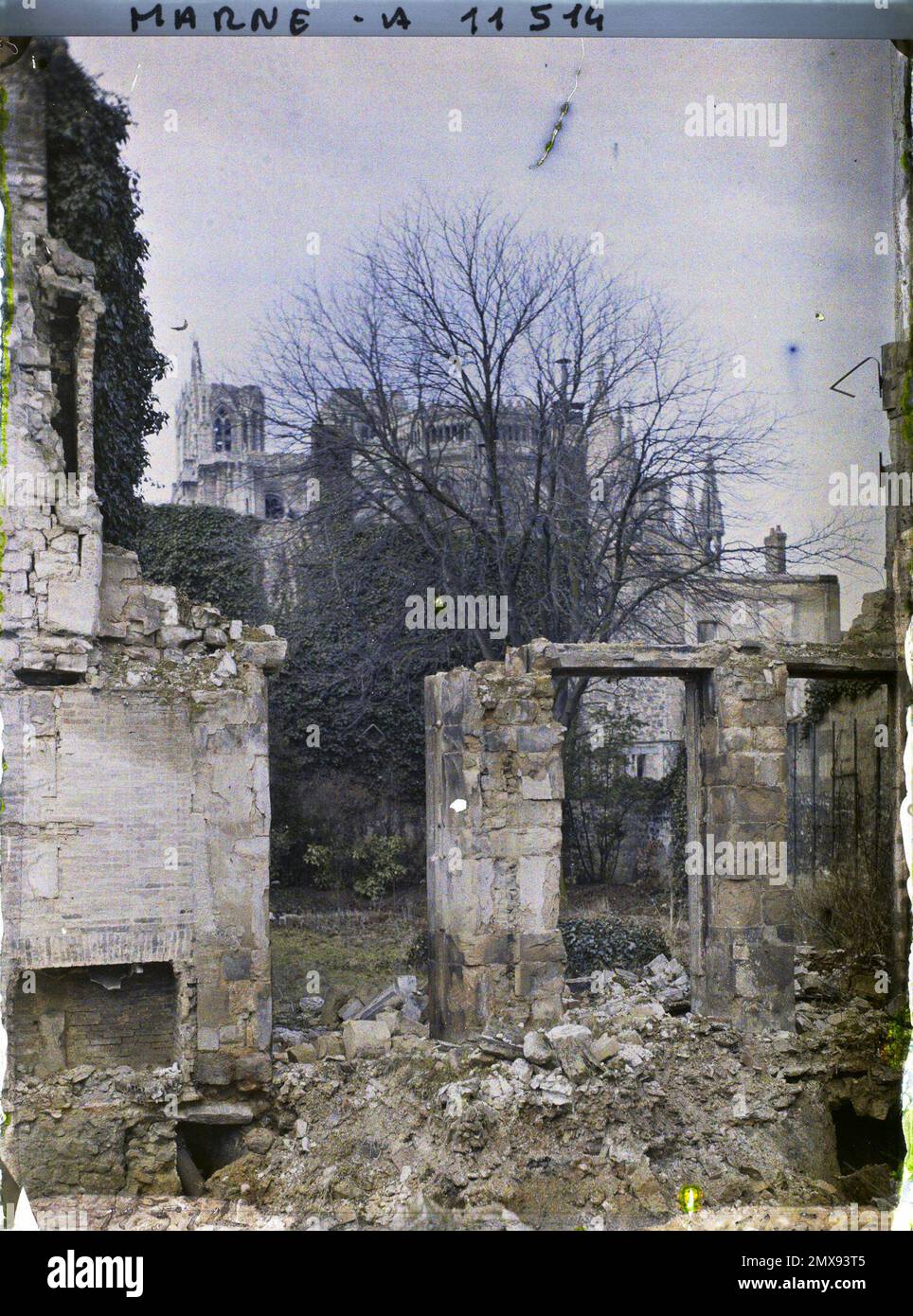 Saint symphorien kirche -Fotos und -Bildmaterial in hoher Auflösung – Alamy