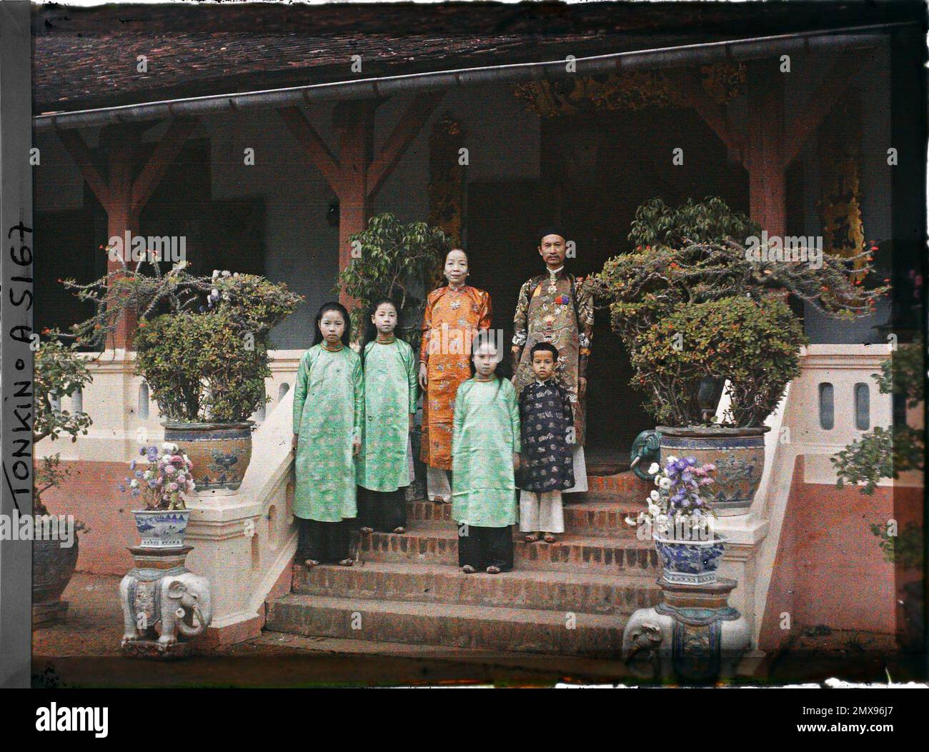 Hà-Dông, Tonkin, Indochina Le Tông-Dôc (Gouverneur) der Provinz, Herr Hoang Trong Phu und seine ...