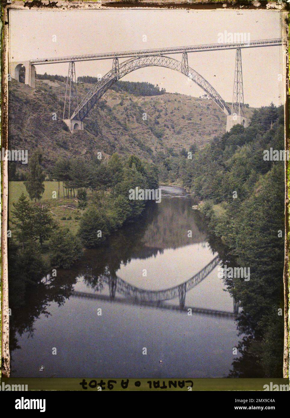 Landschaft tiefbau fluss hydrographie schlucht viadukt meta -Fotos und -Bildmaterial in hoher ...