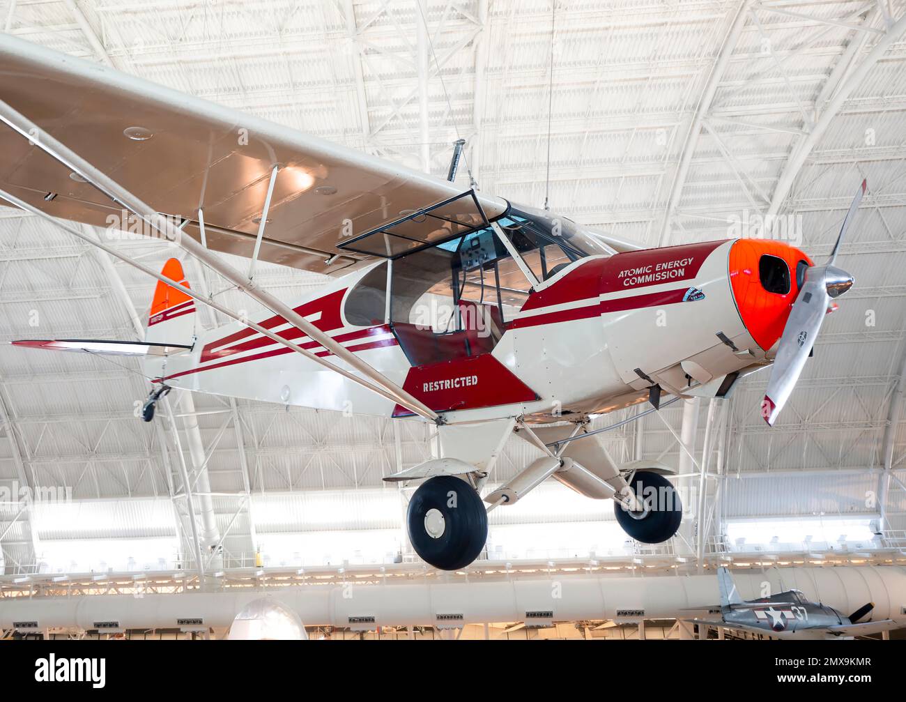 Piper PA-18 Super Cub (1950 km) im Steven F. Udvar-Hazy Center of ...