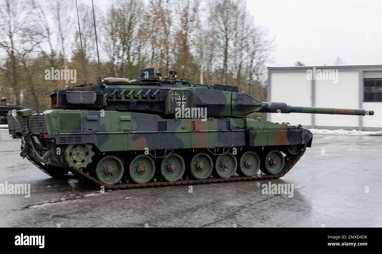 Pfreimd, Deutschland. 03. Februar 2023. Ein neuer Leopard-2 A7V-Panzer ...