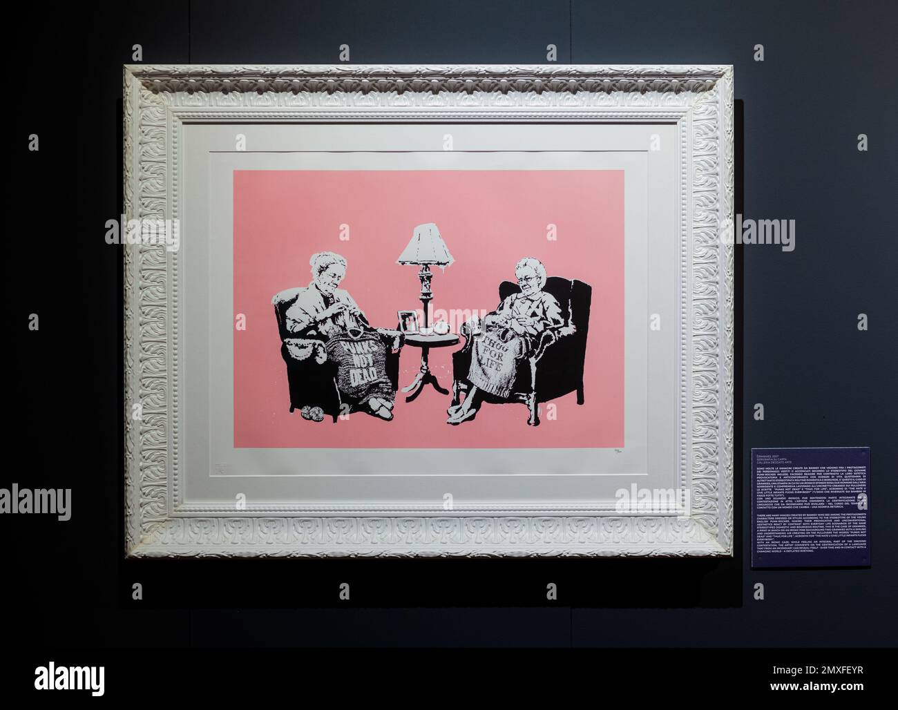 Triest, Italien - 21. Januar 2023: Siebdruck aus dem Set kaum Legal mit ...