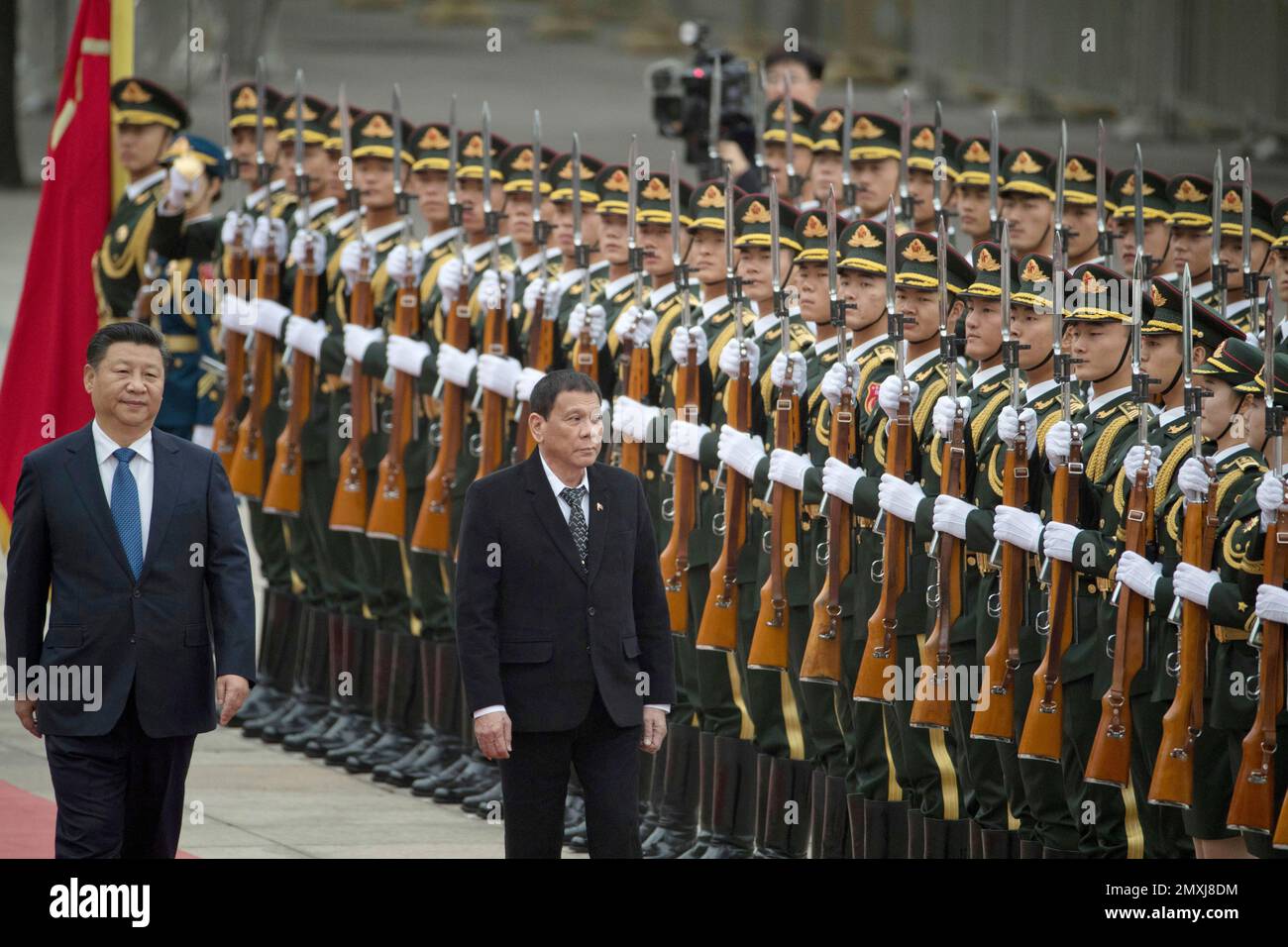 Philippine President Rodrigo Duterte, center, walks with Chinese ...