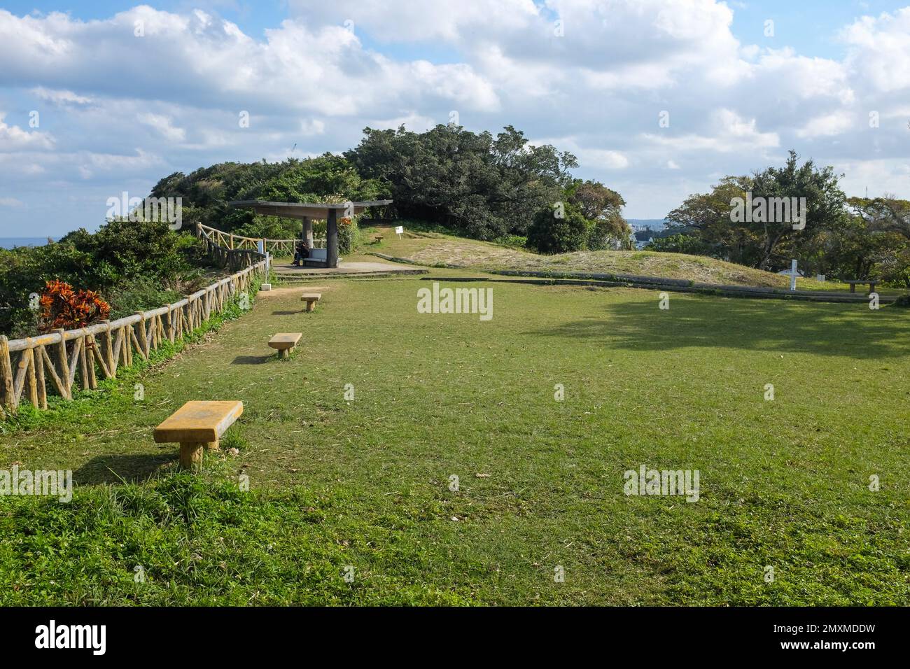 Maeda Escarpment, auch bekannt als Hacksaw Ridge, in Naha, Okinawa ...
