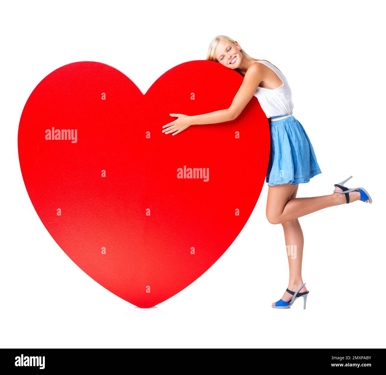 Umarmung, Emoji und Liebe von einer Frau mit rotem Herzen im Studio zum ...