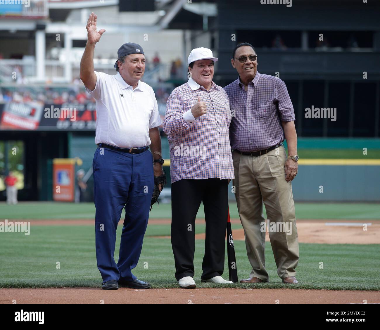 Former Cincinnati Reds players, from left, Johnny Bench, Pete Rose, and ...