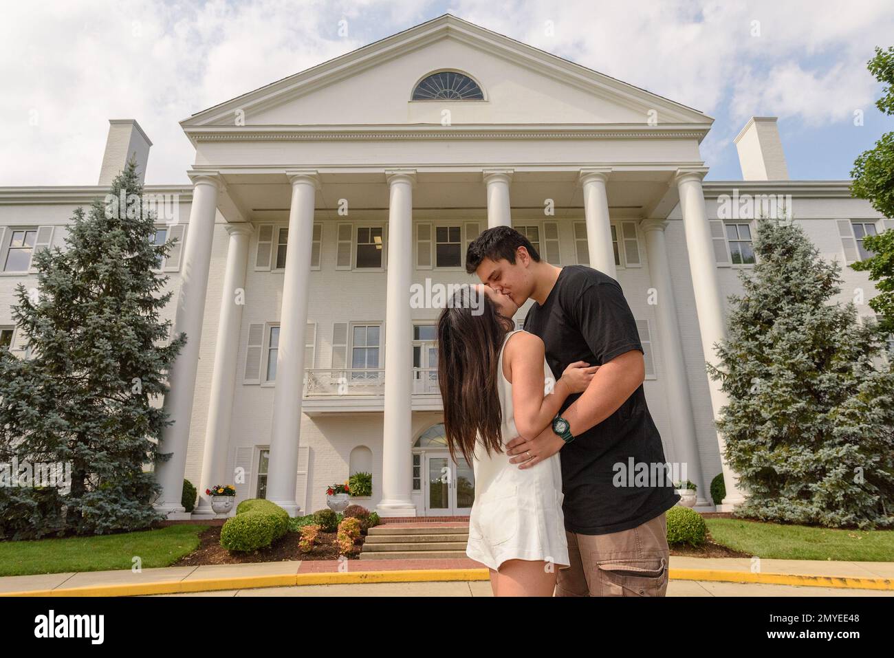 IMAGE DISTRIBUTED FOR KFC - New Zealand Newlyweds Louis and Ashleigh ...