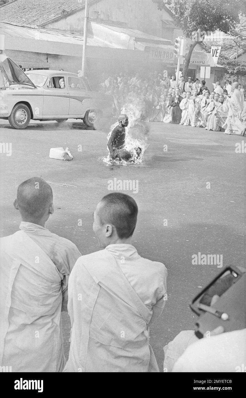 EDS NOTE: GRAPHIC CONTENT - Thich Quang Duc, a Buddhist monk, burns ...