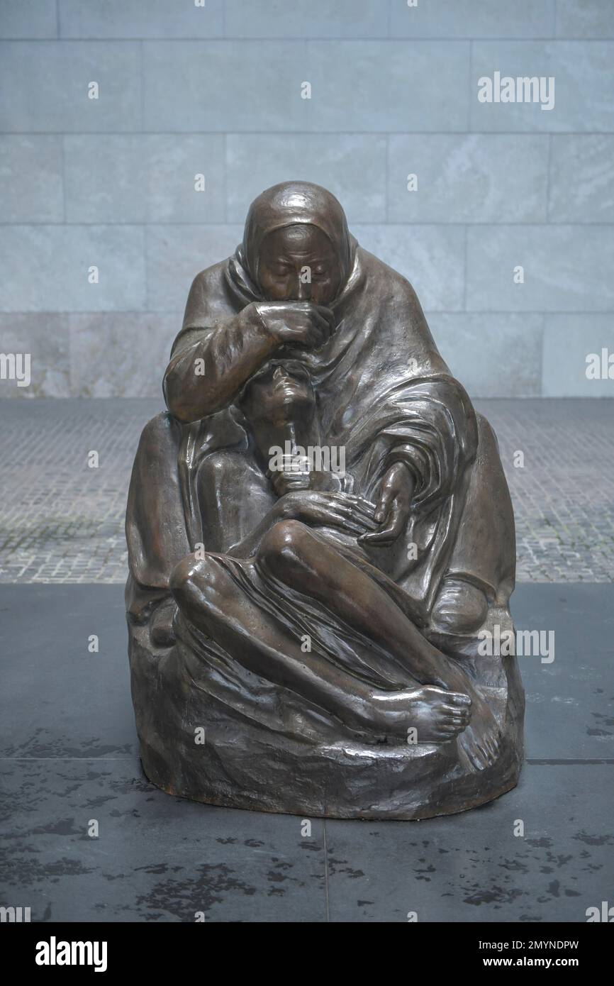 Skulptur Mutter mit totem Sohn von Käthe Kollwitz, Neue Wache, unter den Linden, Mitte, Berlin ...