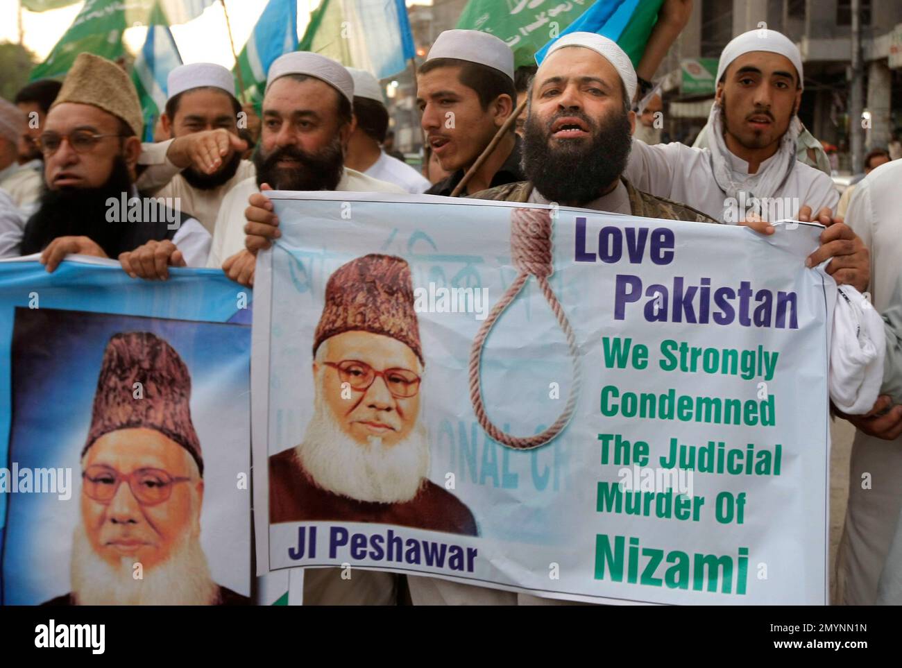 Supporters of Pakistani religious party Jamaat-e-Islami condemn the ...