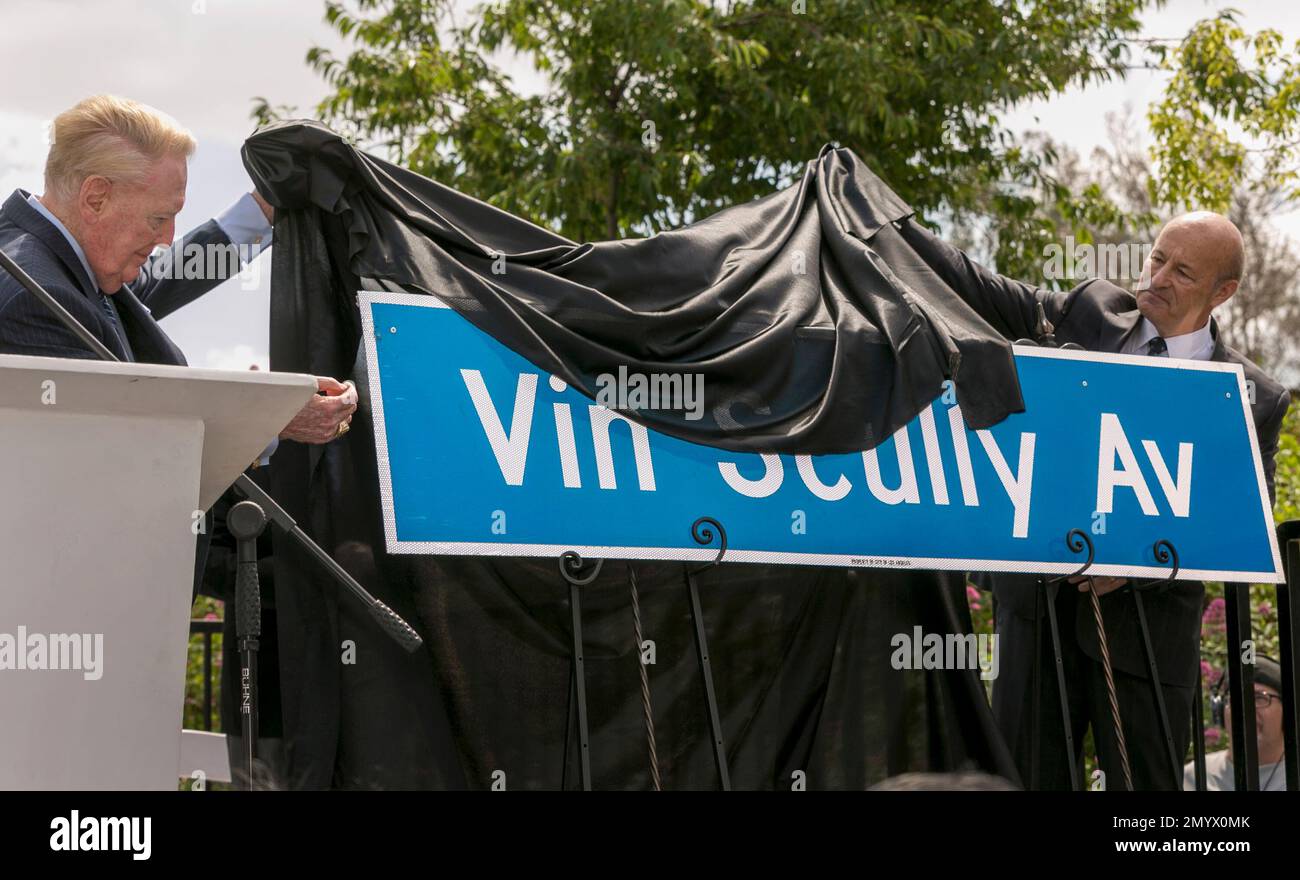 Dodger legend Vin Scully, left, and Stan Kasten, President and CEO of ...