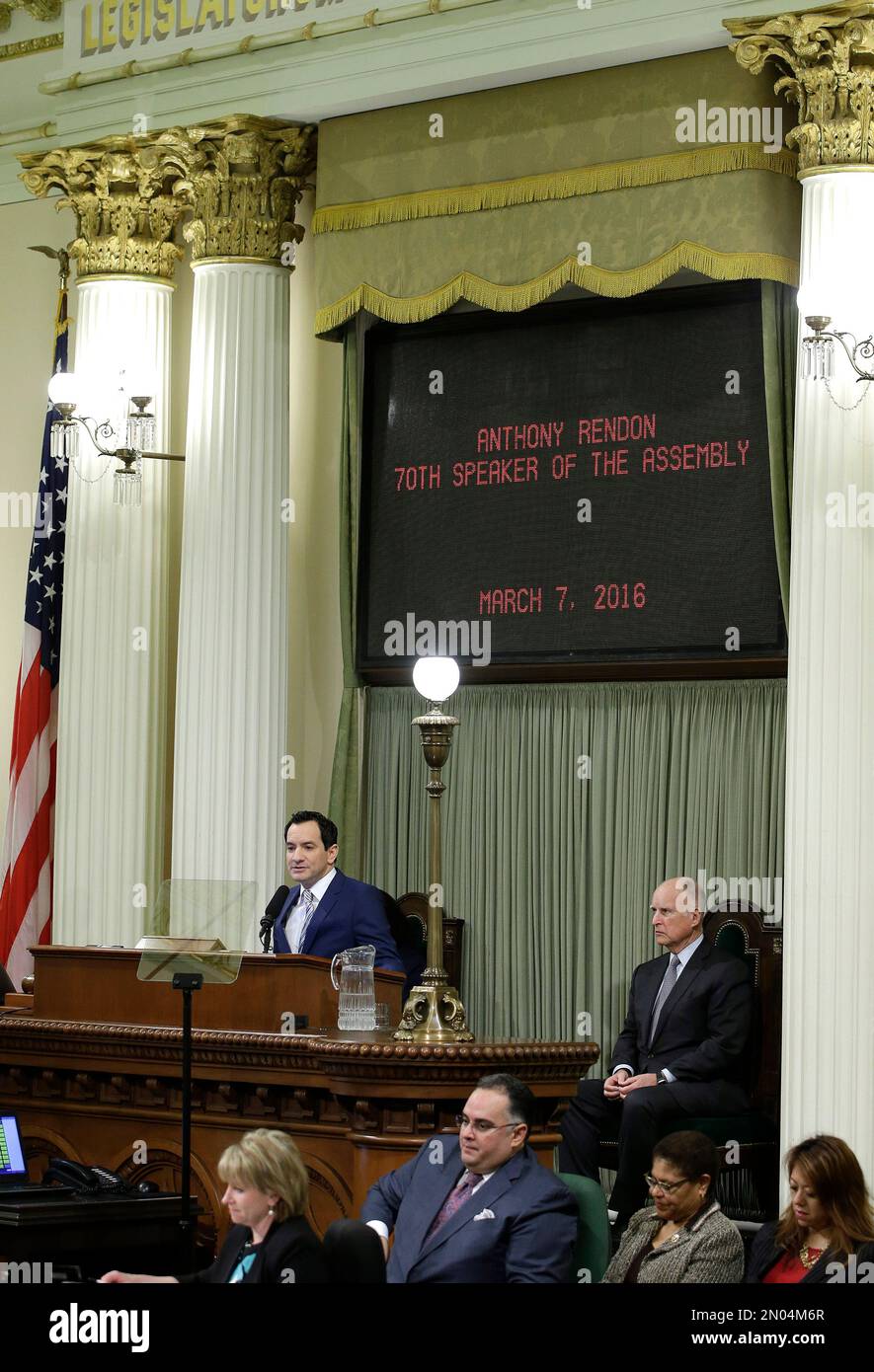 Newly sworn-in Assembly Speaker Anthony Rendon, D-Paramount, left ...