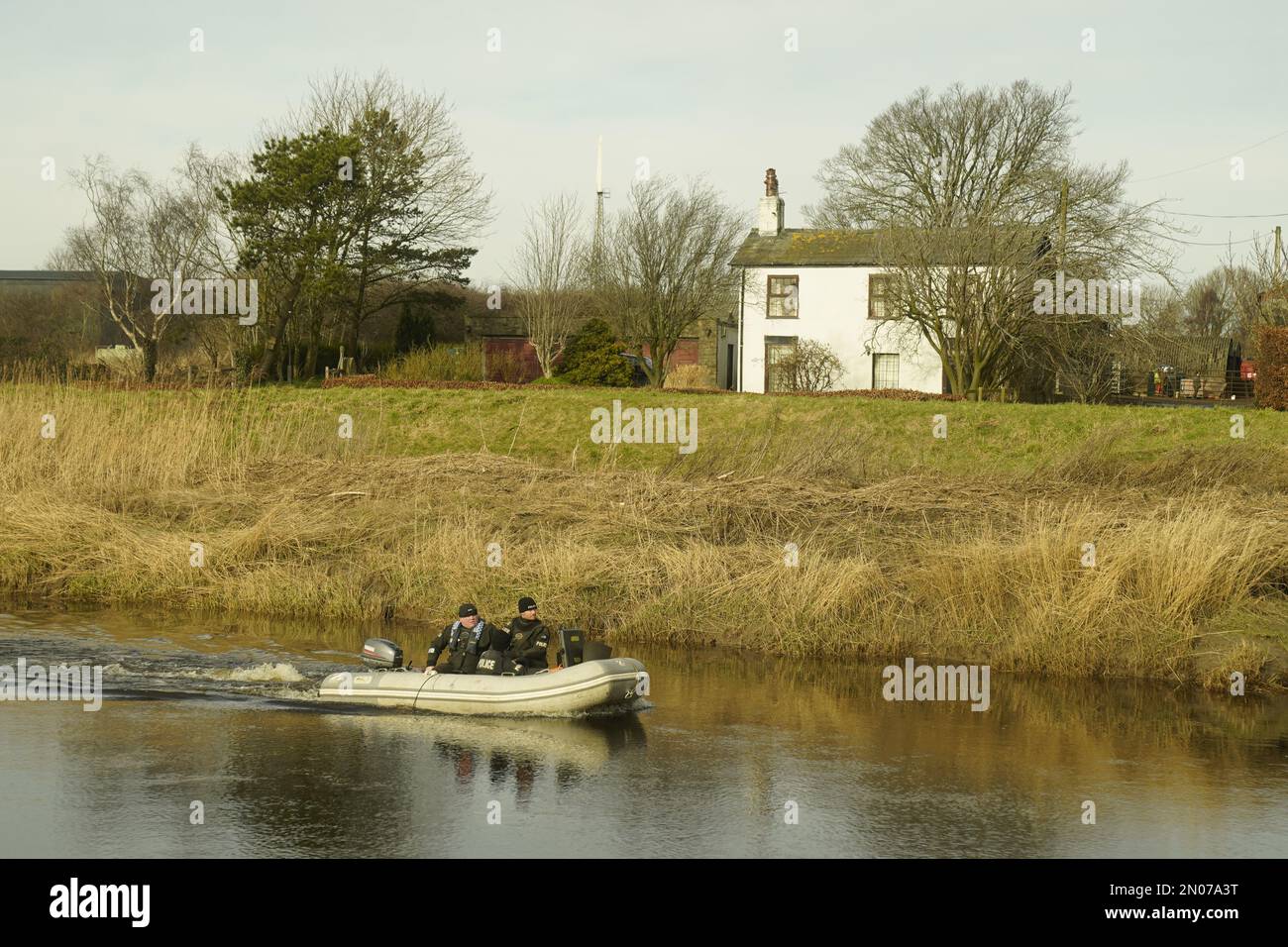 Polizeisuchteams auf dem Fluss Wyre in der Ratten Row, nahe St. Michael ...