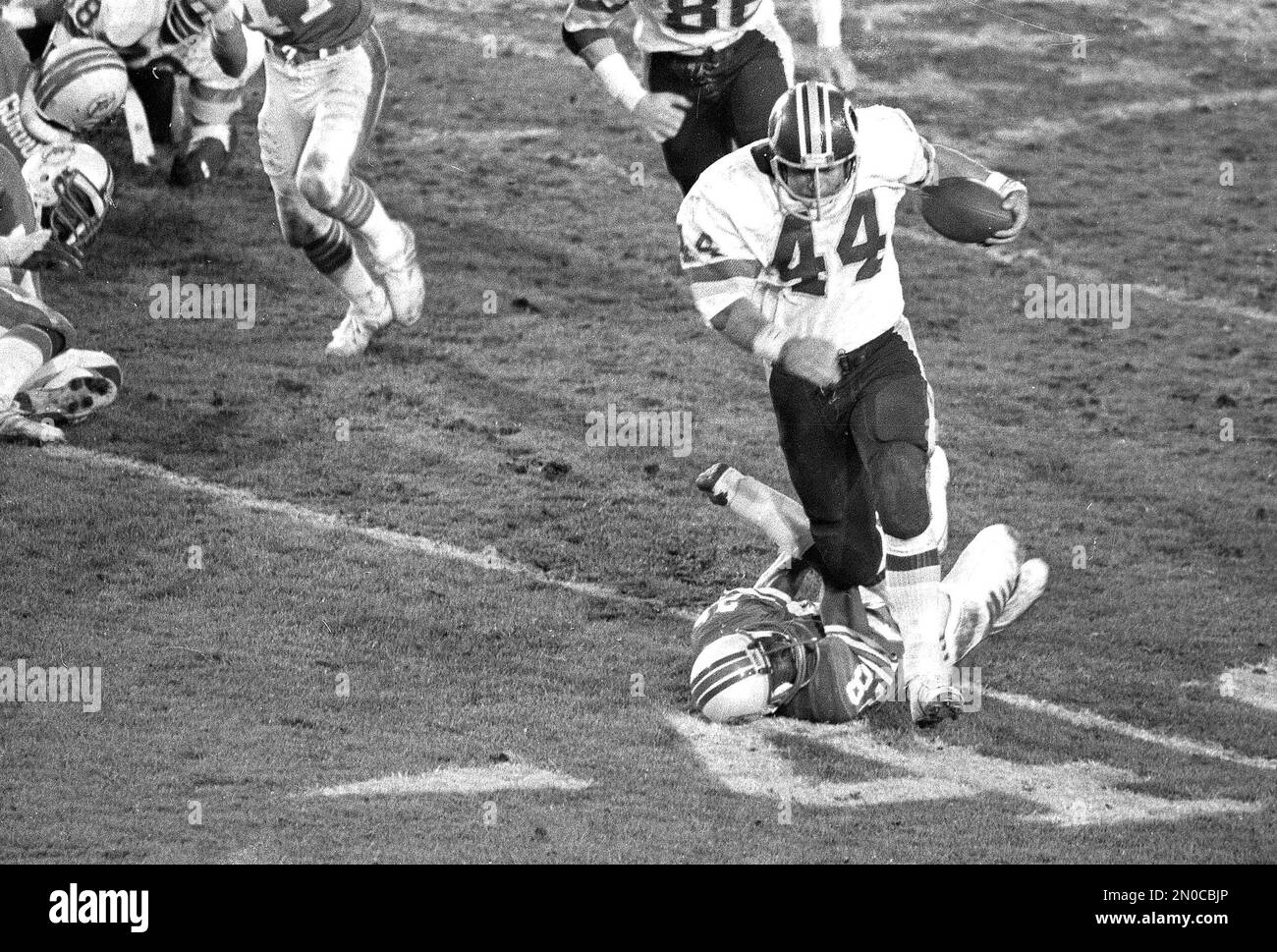 FILE- In this Jan. 30, 1983, file photo, Washington Redskins running ...