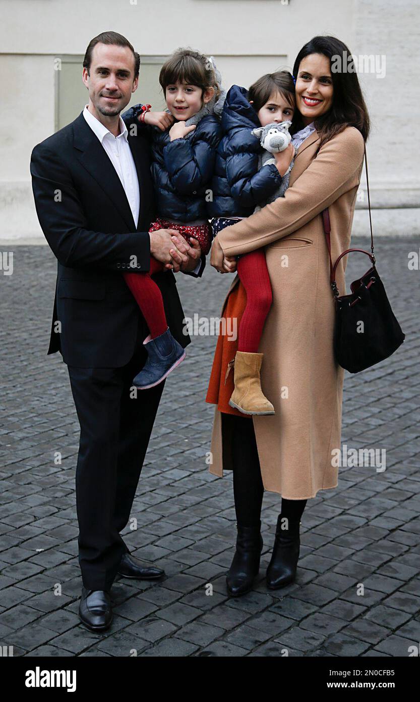 Actor Joseph Fiennes, right, and his wife Maria Dolores Dieguez hold ...