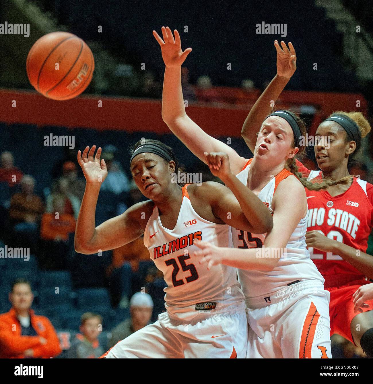 Illinois guard Kennedy Cattenhead (25) Illinois forward Alex Wittinger ...