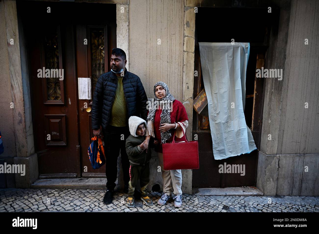 Lissabon 02/05/2023 - bei einem Brand in Mouraria sind gestern zwei ...