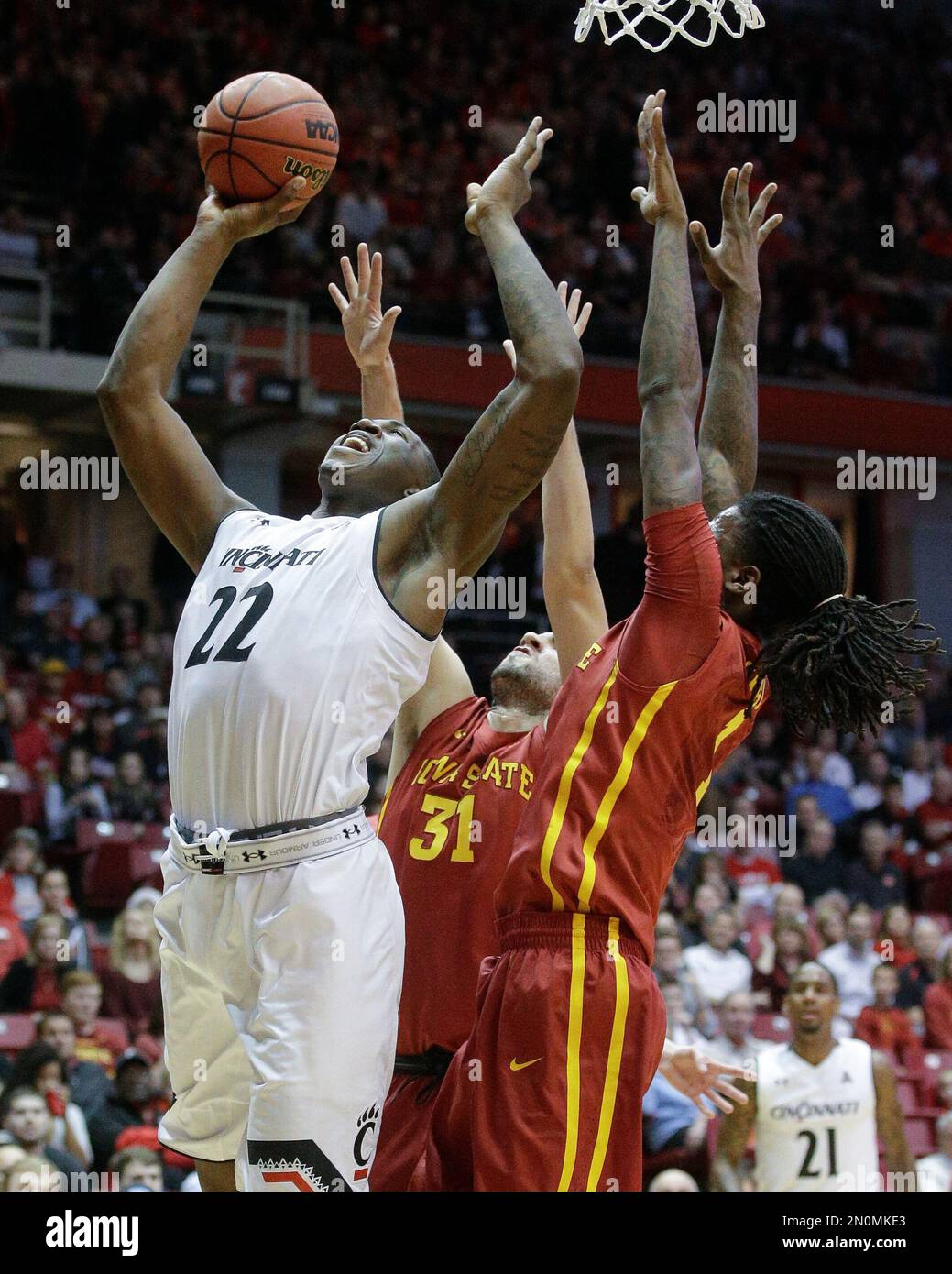 Cincinnati's Coreontae DeBerry (22) shoots against Iowa State's Georges ...