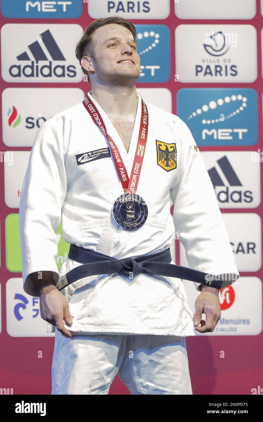 Timo Cavelius (GER) gewann die Silbermedaille bei der Zeremonie während ...