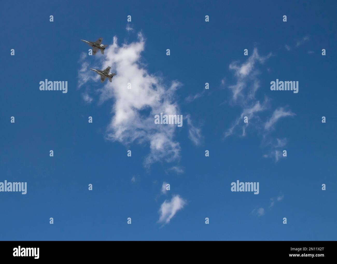 230205-N-VW723-1416 LAS VEGAS (05. Februar 2022) zwei F/A-18E Super ...