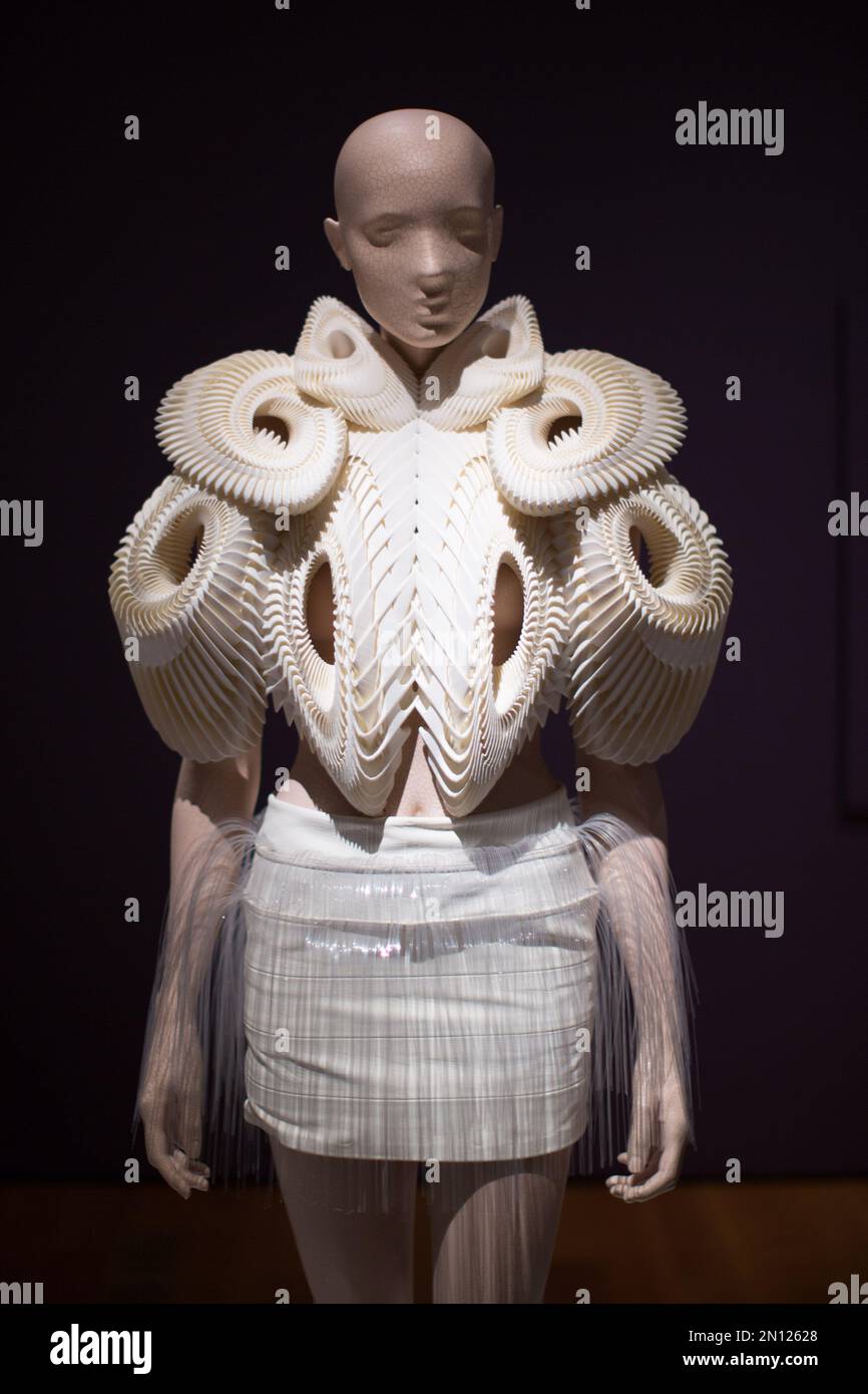 A 3D-printed top and skirt from the Crystallization collection by ...