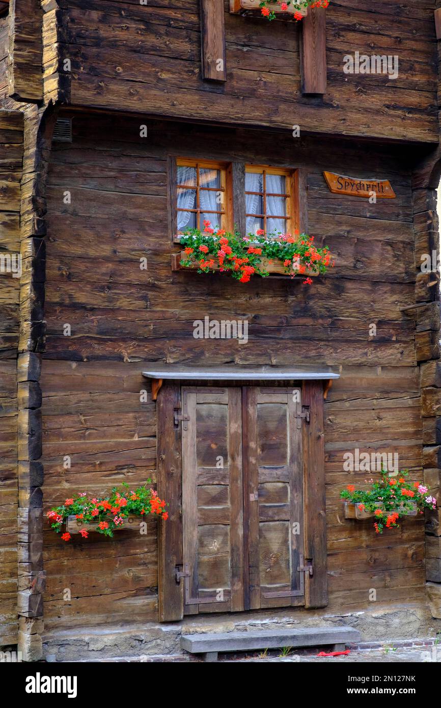 Typisches Dorf Wallis, Holzhäuser, Wallier Häuser, Ulrichen im ...