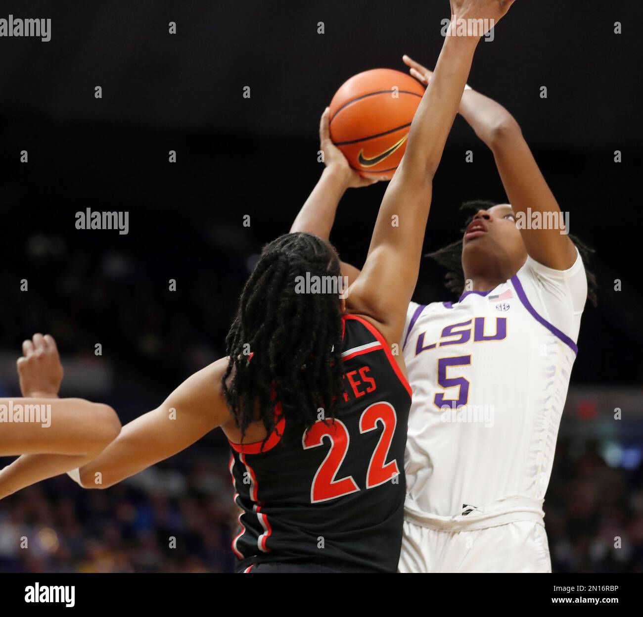 LSU Lady Tigers Forward Sa'Myah Smith (5) schießt am Donnerstag, den 2 ...