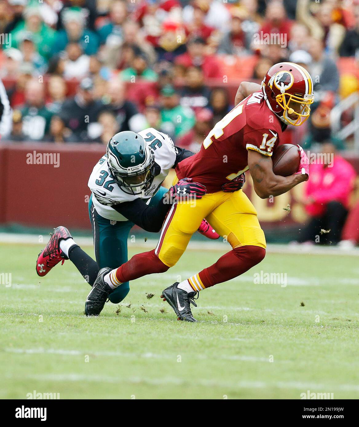 Washington Redskins wide receiver Ryan Grant (14) tries to elude a ...
