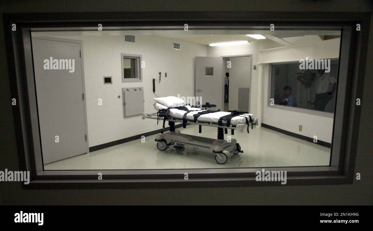 FILE- This Oct. 7, 2002 file photo shows Alabama's lethal injection ...