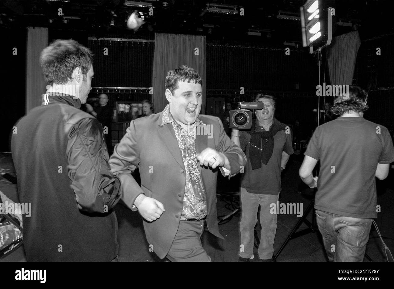 Hinter den kulissen musikvideo Schwarzweiß-Stockfotos und -bilder - Alamy