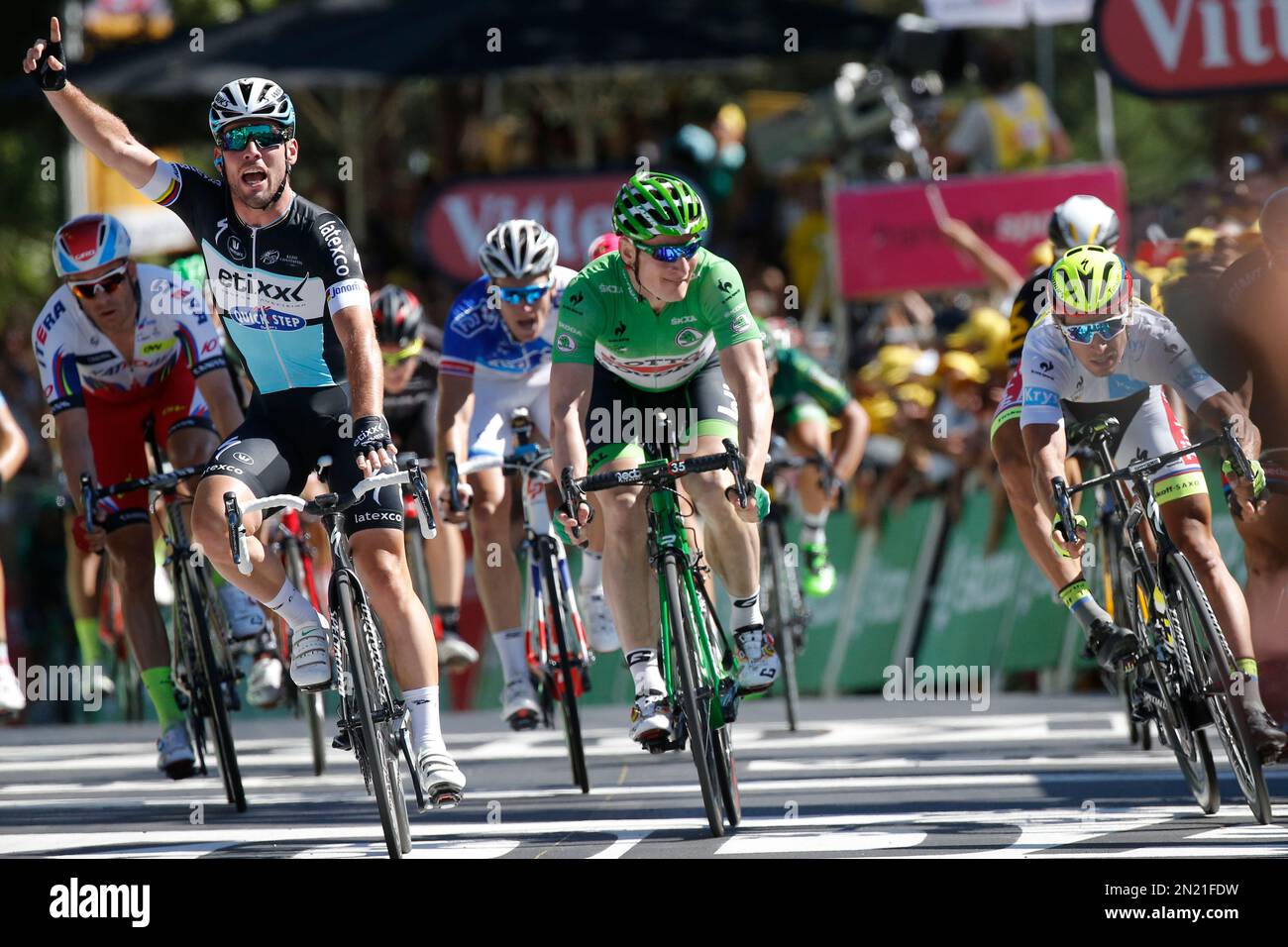 Tdf 11 St 10 Greipel Sticks It To Cavendish Pezcycling News
