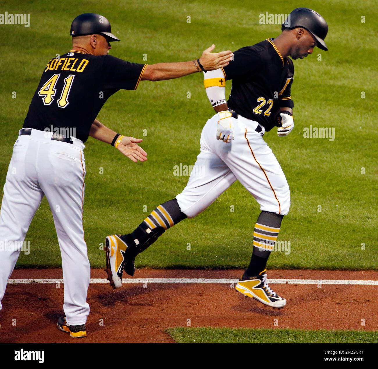 Pittsburgh Pirates' Andrew McCutchen (22) rounds third to greetings ...