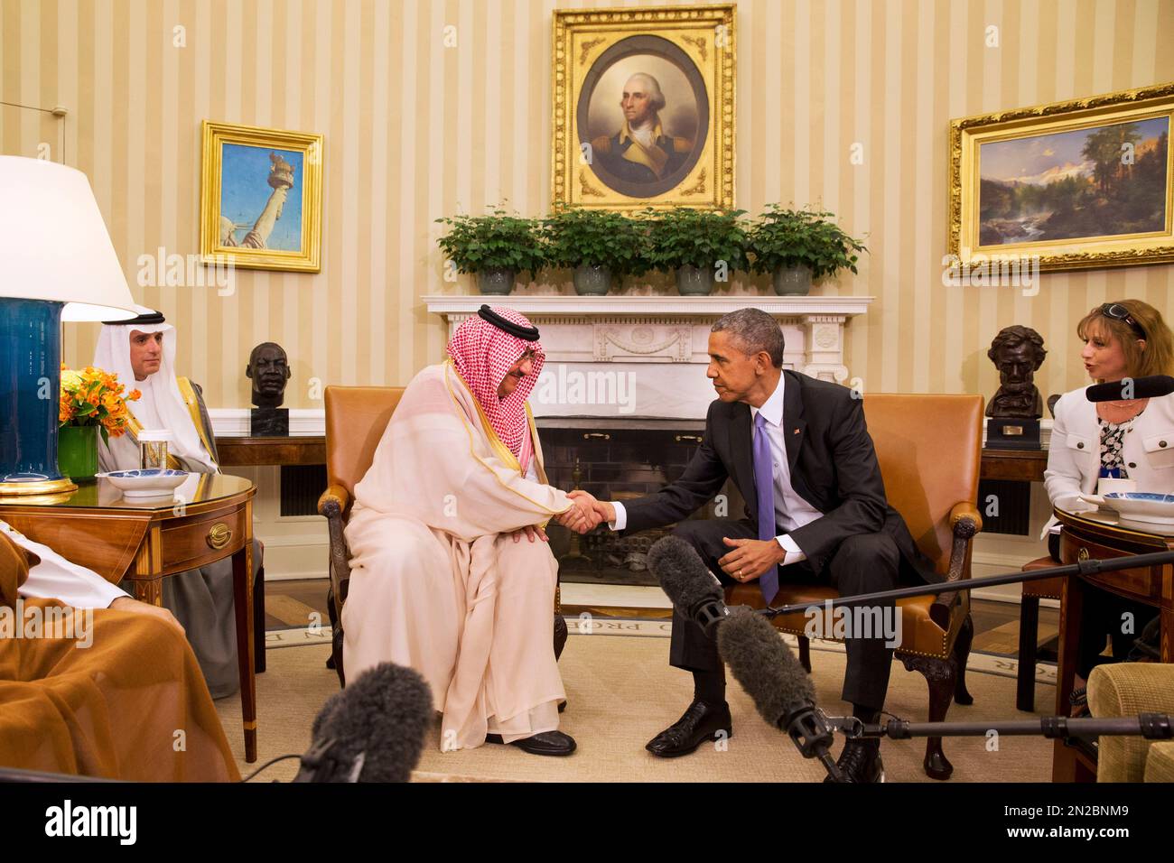 President Barack Obama shakes hands with Saudi Arabia's Crown Prince ...